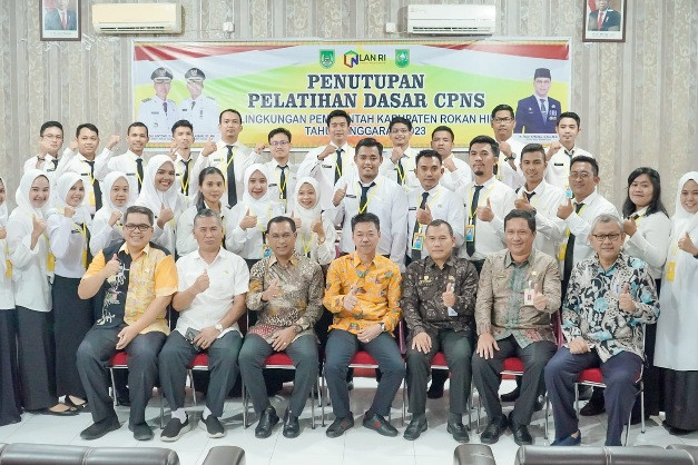 Diikuti 80 Peserta, Bupati Rohil Resmi Tutup Pelatihan Dasar CPNS